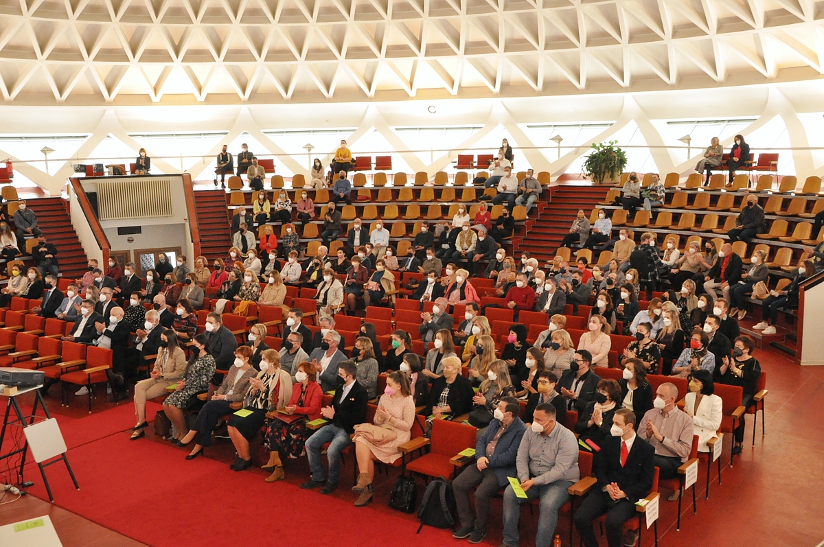 Klaudia Halászová bude rektorkou SPU aj v druhom funkčnom období - Poľnohospodár